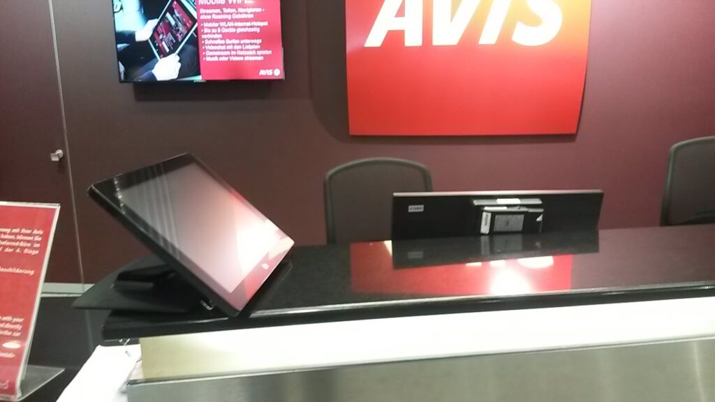 Intelligent screens used by companies - Avis example
